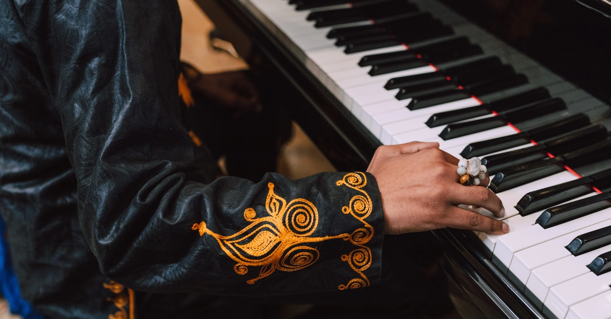 Online Course by Udemy: Complete Piano Course for Beginners (by ear and ...