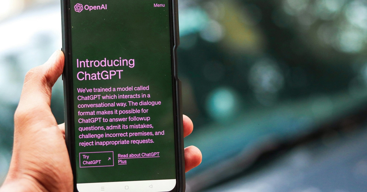 دورة عن بُعد من منصة Treehouse في مقارنة روبوتات المحادثة الذكية: Google Bard وBing AI وClaude و ...